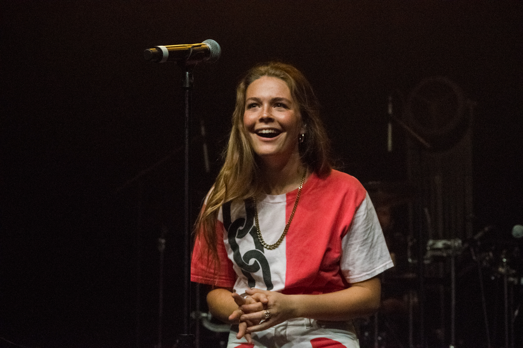 POD Photos: Maggie Rogers Shines at the Riviera Theatre (10/30 ...